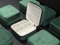China Green Velvet Travel jewelry box organizer jewelry box women gift velvet jewelry box for sale