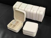 China Beige Travel jewelry box organizer jewelry box women gift Pu jewelry box for sale