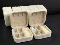 China Beige Travel jewelry box organizer jewelry box women gift Pu jewelry box for sale
