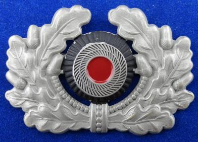 China Man - Woman Mould Stamping Souvenir Badges with Die stamping, Misty Nickel Pating, Clip on Back Side for sale