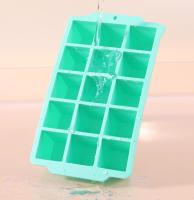 China Food Grade BPA Free Silicone Ice Cube Tray With Lid Reusable Easy Release Ice Mold Stackable Freezer Safe Ice Tray for sale
