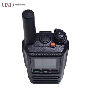 China Handheld Drone Detector 1-2km Passive Detection 300MHz-6200MHz Security Protection for sale