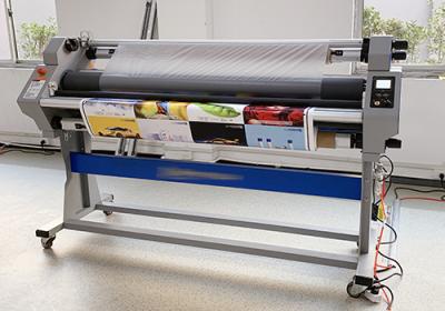 China 60 Inches Maximum Media Width Roll To Roll Laminator With Adjustable Pressure And Automatic Cutting For Wide Format Finishing for sale