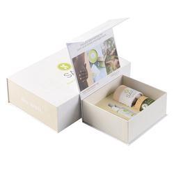 China Elegent Square Cosmetic Packaging Box Foldable Magnetic Gift Box for sale