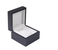 China Customized Black Matte Single Watch Boxes Pu Leather Square Wooden for sale