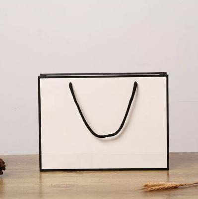 China Recyclable Kraft Paper Handbag Cardboard Rope Handle Gift Bag ISO for sale