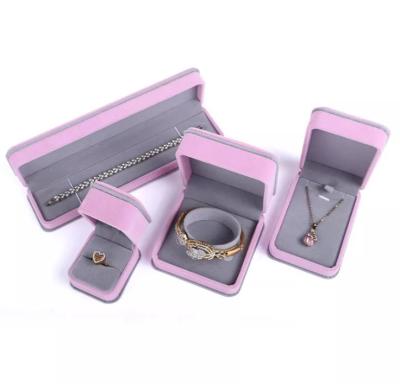 China OEM Ring Necklace Packaging Box Pink Velvet Jewelry Box ISO9001 for sale