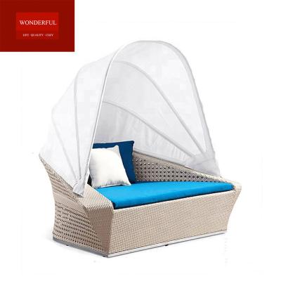 China Modern Design Outdoor Beach Chaise Chair with All Weather Handmade Wicker Sun Lounge for sale