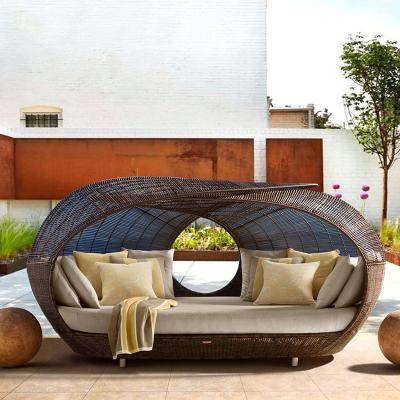 China Outdoor Garden Sunbed Wicker Daybed with 10cm Thick Cushion and Aluminum Frame for sale
