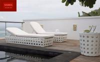China Aluminum Frame Outdoor Pool Sunbed and Round Coffee Table Set for Patio Relaxation for sale