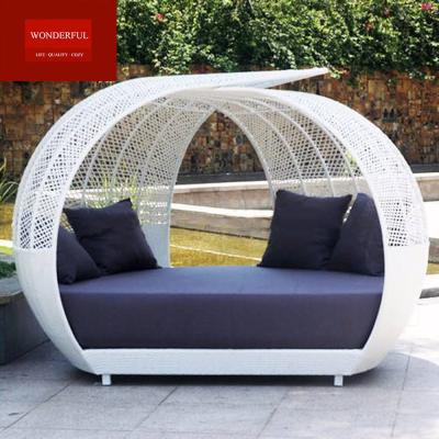 China Apartment Outdoor Wicker Rattan Beach Day Bed with Canopy Double Function for sale