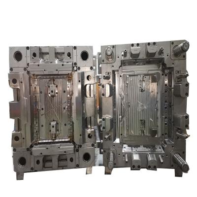 China LKM Subgate Plastic Injection Moulding Die High Precision Automotive Plastic Injection for sale