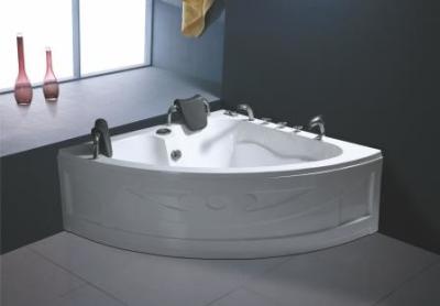 China INOVI Triangle Whirlpool Bubble Massage Bathtub 1500mm x 1500mm with Heated Air Jets and LED Lighting for sale