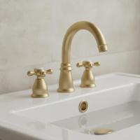 China Classic Round Brass Basin Faucet Brushed Brass Finish Curved Spout with Pop Up Waste Set Traditional Style for sale