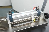 China Piston Filler Bottle Filling Machine 220V 50Hz for Milk Tea Water Paste Liquid 100-5000ml for sale