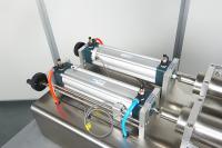 China Semi Auto Double Nozzle Piston Filling Machine 100-5000ml for Beer Oil Perfume Water for sale