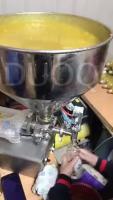 China Double Heads Pneumatic Paste Filler 5-5000ml SS304 for Honey Cream Cosmetic Beverage for sale