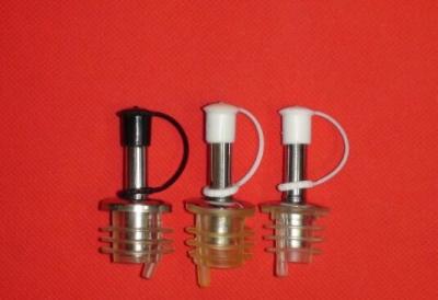 China Stainless Steel Oil Bottle Pourer 750ml Metal Liquor Pourer with Anti-Drip Spout for sale