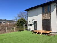 China 30mm Pile Height High Density Synthetic Grass with SBR Latex Backing for Landscaping and Gardens for sale