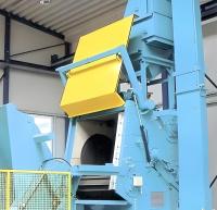 China Steel Belt Apron Tumble Drum Shot Blasting Machine 1300kg Load Capacity for Medium Metal Parts for sale