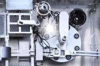China 100ml Syringe Filling Machine Servo Motor Control Ceramic Pump 1500-2000 pcs/h for sale
