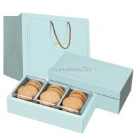 China Customized Hot Stamping Kraft Paper Bag with Carry Handles and Recyclable Material for sale