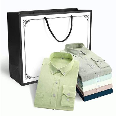 China Recyclable Kraft Paper Gift Bags For Women'S Luxury Clothes Retail Store Packaging for sale