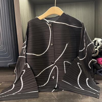 China High-End Simple Stripe Irregular Print Cardigan Autumn New Casual Loose Plus Size Long Sleeve Top Made of Polyester Fabric for sale