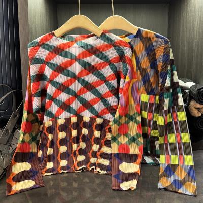 China Small niche design, grid print, contrasting color round neck T-shirt, autumn new style, casual loose fit, pleated top for sale