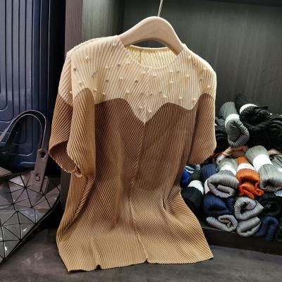 China Women's High-End Dragon Scale Pleated Top Spring Summer T-Shirt Contrast Beaded Neck Slimming Casual Short Sleeve Loose Solid for sale