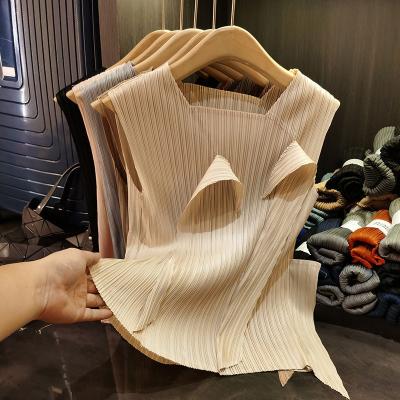 China Women's Retro Art Style Sleeveless Pleated Top Solid Color Versatile Commuting Loose Fit Summer Casual Top for sale