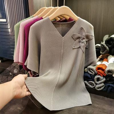 China Women's High-End Summer Pleated Top 3D Floral Design Versatile Loose Dragon Scale Pleated T-Shirt for Commuting Size XS Crop for sale