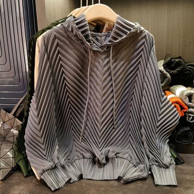 China Solid Color Twill Pleated Hooded Pullover for Spring New Casual Versatile Loose Top for Women for sale