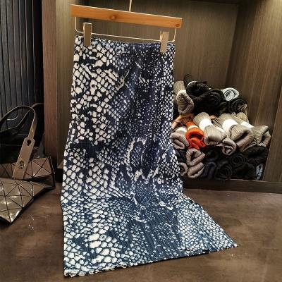 China Niche Design Women's Mid-Length Pleated Skirt Retro Fish Scale Print Flap Pocket Pants Elastic Waist Casual for sale