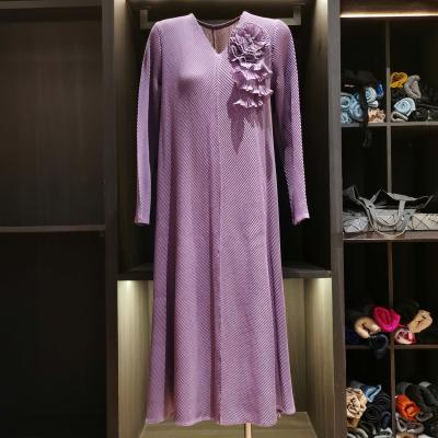 China 2025 Autumn New Fashionable Fish Scale Pleats Slimming Pleated Dress Versatile Casual Long Office Dress with Pleated Design for sale