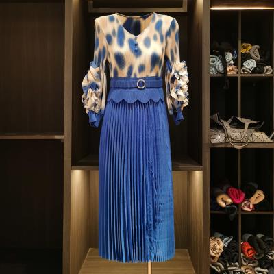 China Tie dye printed patchwork dress with elegant temperament, fashionable socialite, flower bud sleeves, pleated skirt for sale