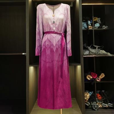 China Women's Elegant Dragon Scale Pattern Dress Long Floor-Length A-Line Skirt with Gradient Colors Casual Style for sale