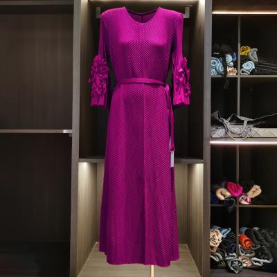 China Autumn new high-end style elegant dragon scale pleated solid color long sleeved round neck dress for sale