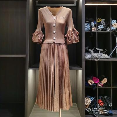 China Elegant Style Vintage Dress for Women Lantern Sleeve V-Neck with Ruffles Solid Color Slimming Pleated Design for Autumn for sale