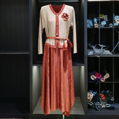 China High end contrasting printed pleated dress for autumn, loose plus size long sleeved pleated dress for sale