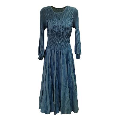 China Elegant Pleated Dress for Spring/Summer Versatile Casual Lantern Sleeves Slimming Pleated Waist Solid Color Elegant for sale