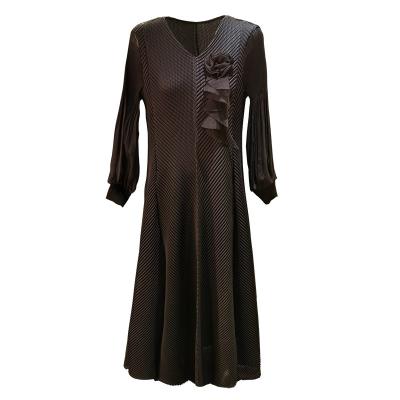 China Versatile Design Solid Color Long Sleeve Midi Plus Size Fish Scale Pleated Slimming Three-Dimensional Front Button New Stylish for sale