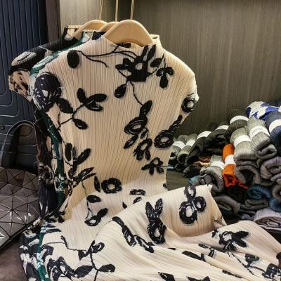 China High End Three House Style Standing Neck Short Sleeved Printed Pleated Dress with a Slit at the Hem, Women's Summer New Style for sale