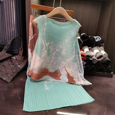 China High-End Pleated Two-Piece Set for Spring and Summer Short Length High-Sleeved Top and Printed Skirt with Sleeveless Feature for sale