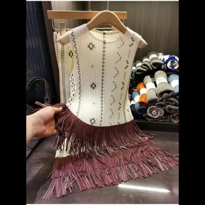 China Fashionable Pleated Set for Women with Design Sense, Tassel Contrasting Color Print Sleeveless Top for sale