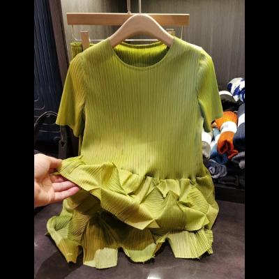 China Fashionable Women's Two-Piece Set round Neck Short Sleeved Pleated Hem Top and High Waisted Skirt Breathable Design for sale