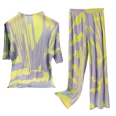 China Women's Summer Two-Piece Casual Suit Color-Blocked Printed Pleated Stand-Up Collar Short-Sleeved T-Shirt Loose New Slimming Look for sale