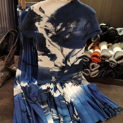 China Chinese Vintage Floral Women's Summer Slim-Fit Two-Piece Set New Pleated Corn Grain Ink Lace Stand Short Casual Nonwoven for sale