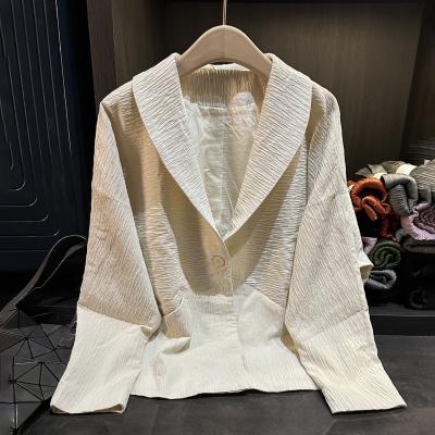 China Elegant temperament, high-end design sense, spliced solid color lapel jacket, autumn and winter pleated Cota for sale