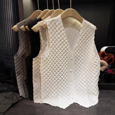 China 2025 Summer New Women's French Style Single-Breasted V-Neck Woolen Knitted Vest Slim Fit Outerwear Top with Button Decoration for sale